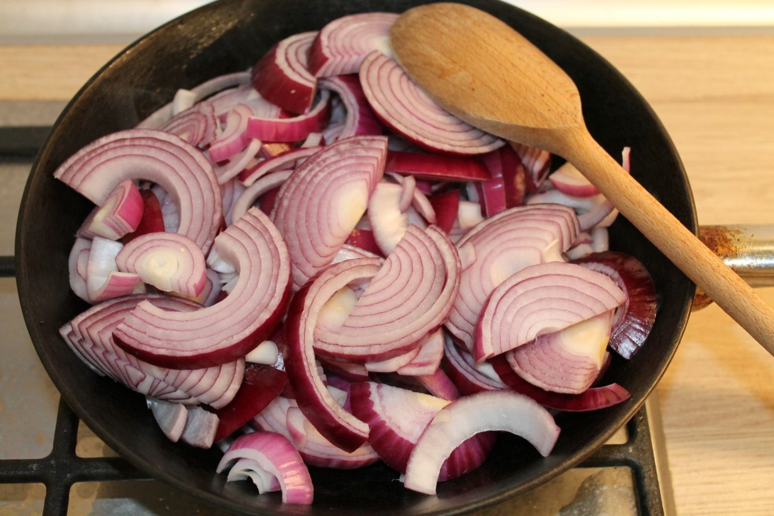 Karamellizált lilahagyma - Kemény Tojás receptek képekkel