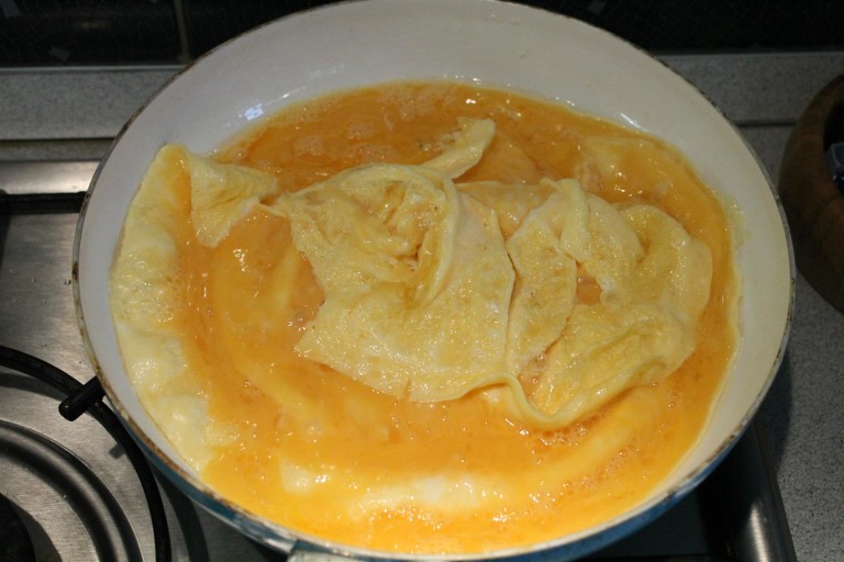Rántotta recept, tojásrántotta készítése - Kemény Tojás receptek képekkel
